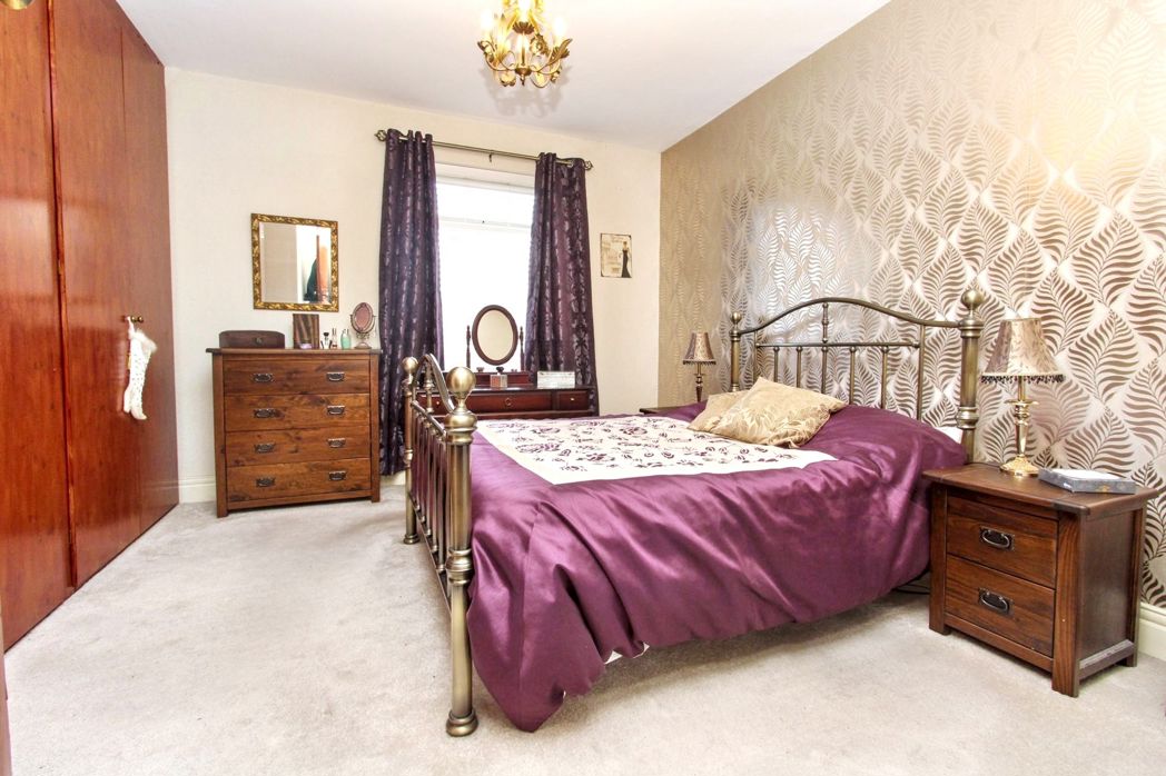 3 bed upper flat to buy in NE4