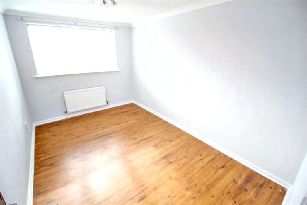 3 bed flat to rent in NE3