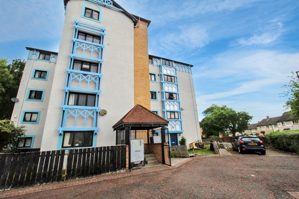 3 bed flat to rent in NE3