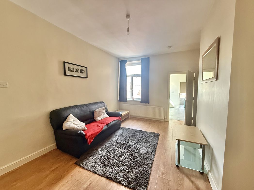 3 bed upper flat to rent in NE4