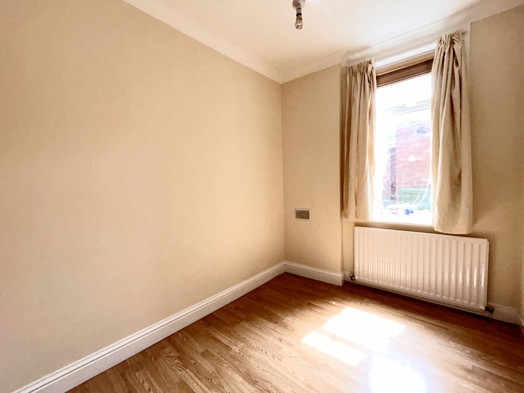 2 bed lower flat to buy in NE10